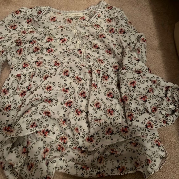 Max Studio | Tops | Max Studios White Flower Top | Poshmark